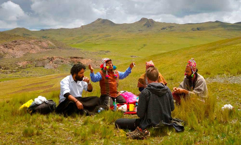 Ceremonia de San Pedro o Wachuma en Cusco | Turismo Místico | Chullos ...
