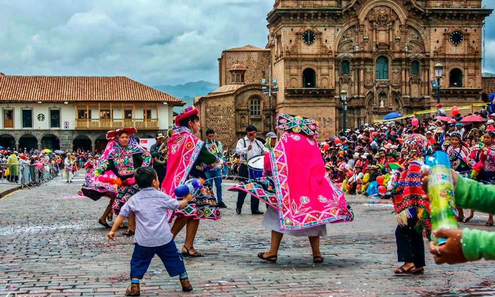 Carnaval Cusqueño | Costumbres y tradiciones del Cusco | Chullos Travel ...