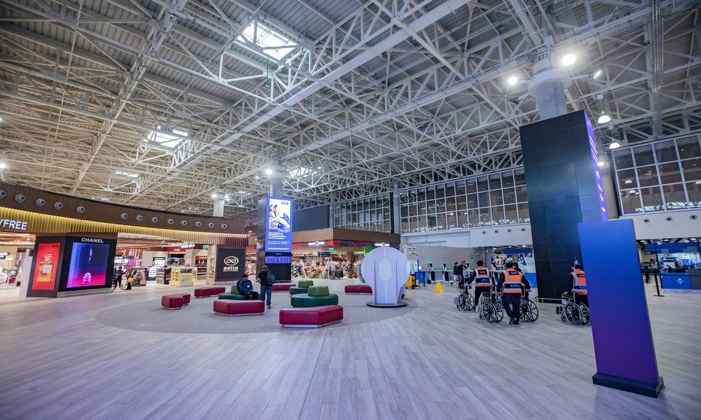 New Terminal at Lima Airport: TUUA Services and Access Points Chullos ...