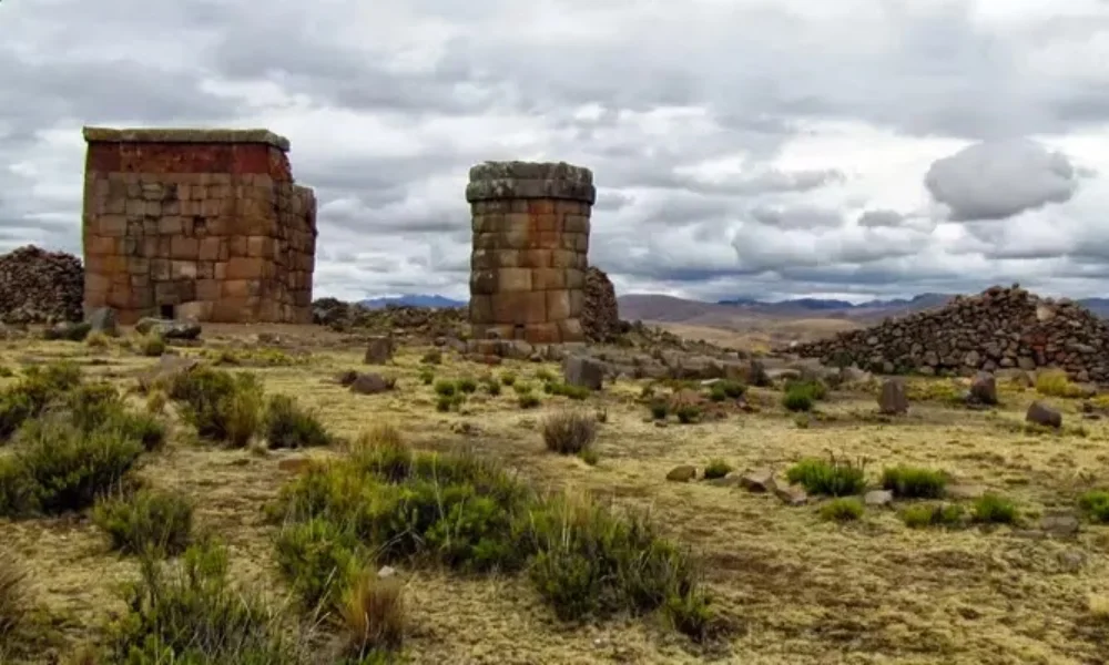 Cutimbo Archaeological Complex — chullpas, hiking, high Andean ...
